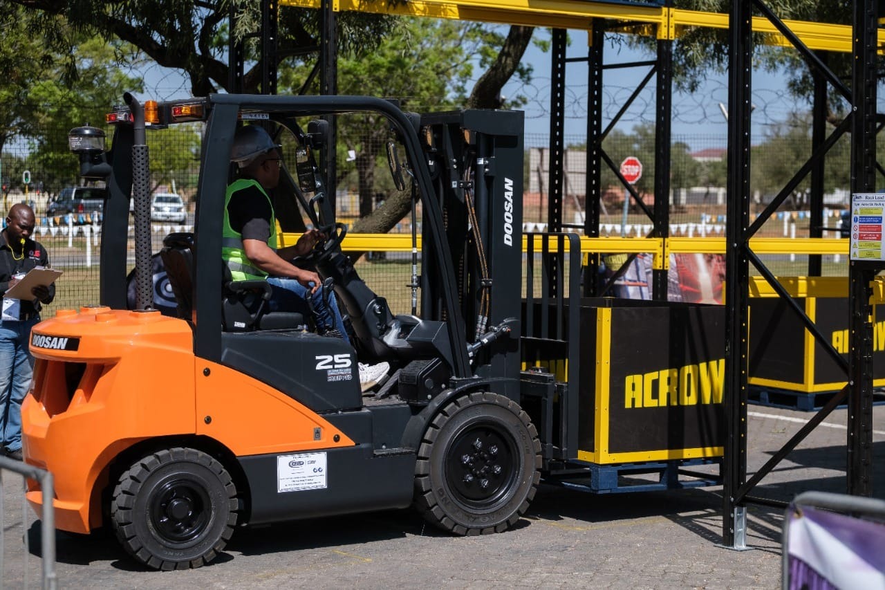 PROMOTING SAFETY AND EFFICIENCY BETWEEN FORKLIFT DRIVERS - Africa ...